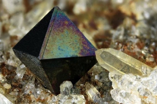 S1 T. Geologi GEN 2231 - Petrologi Batuan Beku dan Metamorf ...